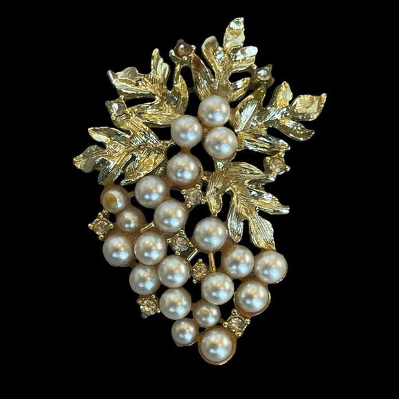 Vintage | Jewelry | Vintage Fauxpearl And Gold Tone Brooch Pin Grape ...